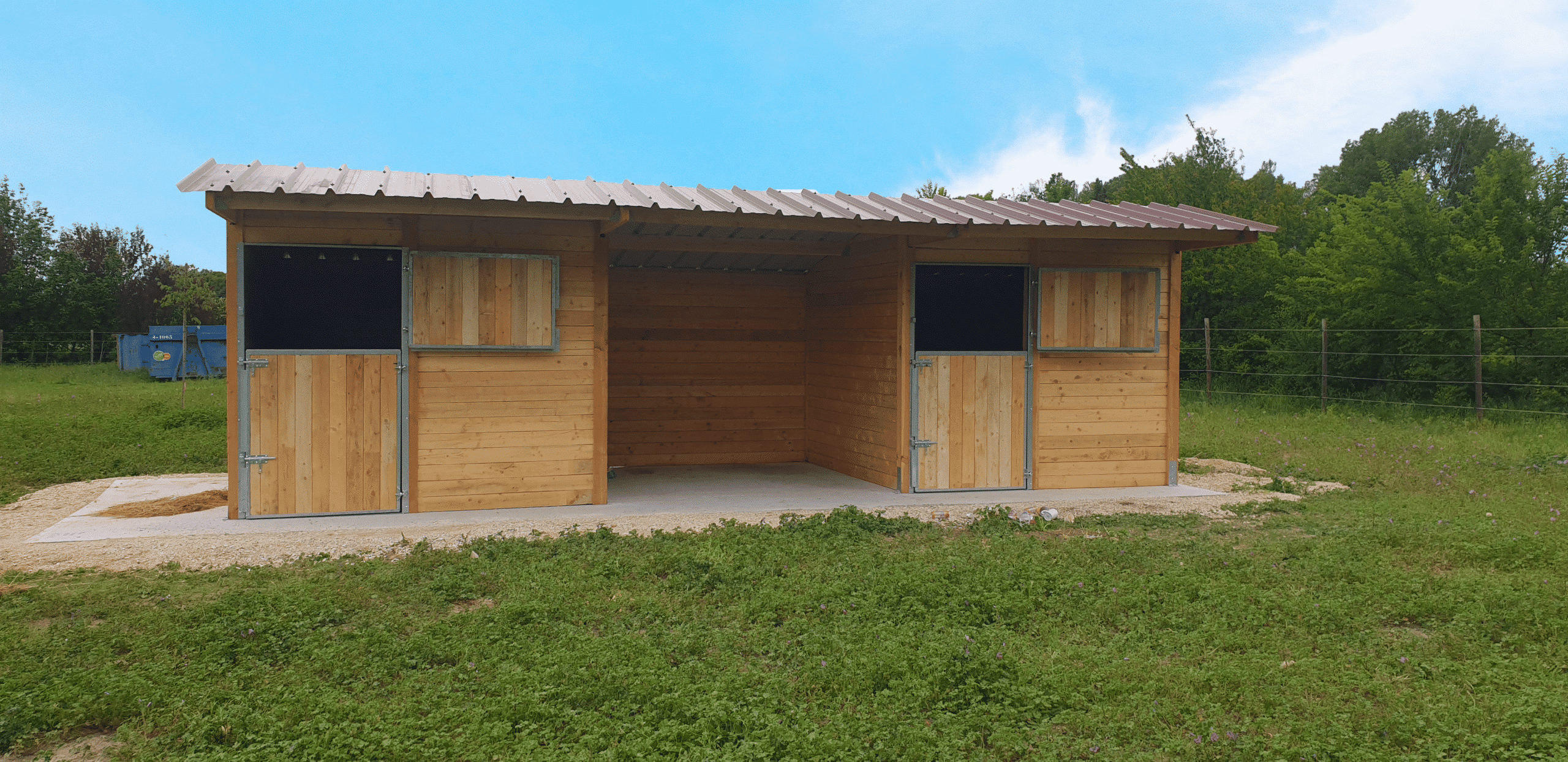 Pack box et abri chevaux - Aménagements équestres - LCI Cheval