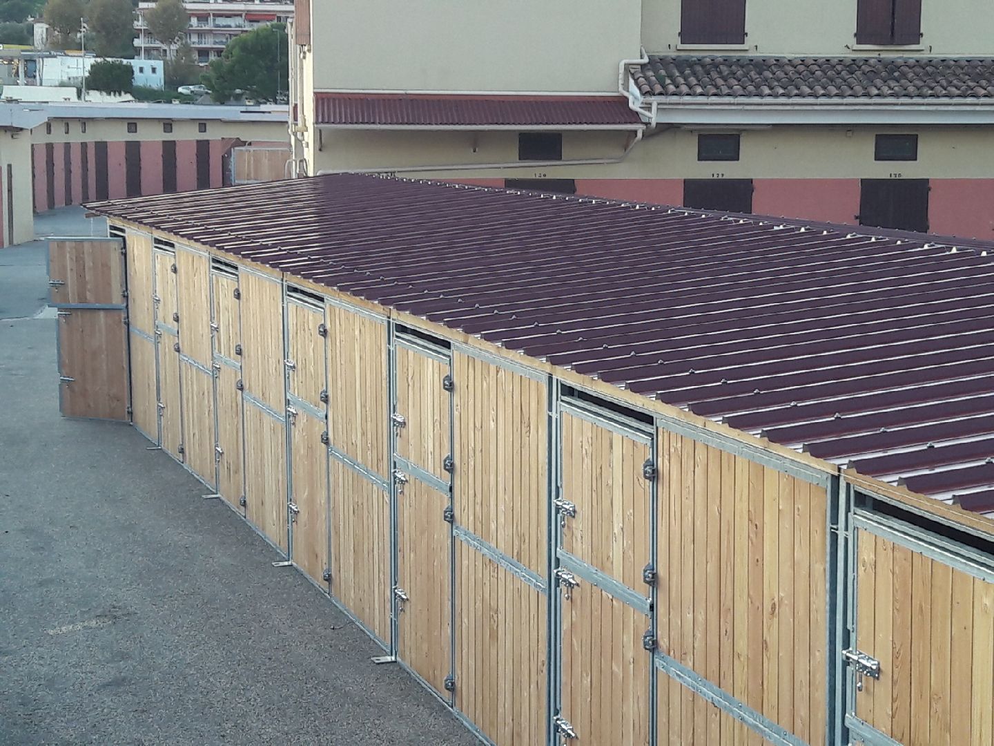 Box démontable en bois Douglas - LCI Cheval