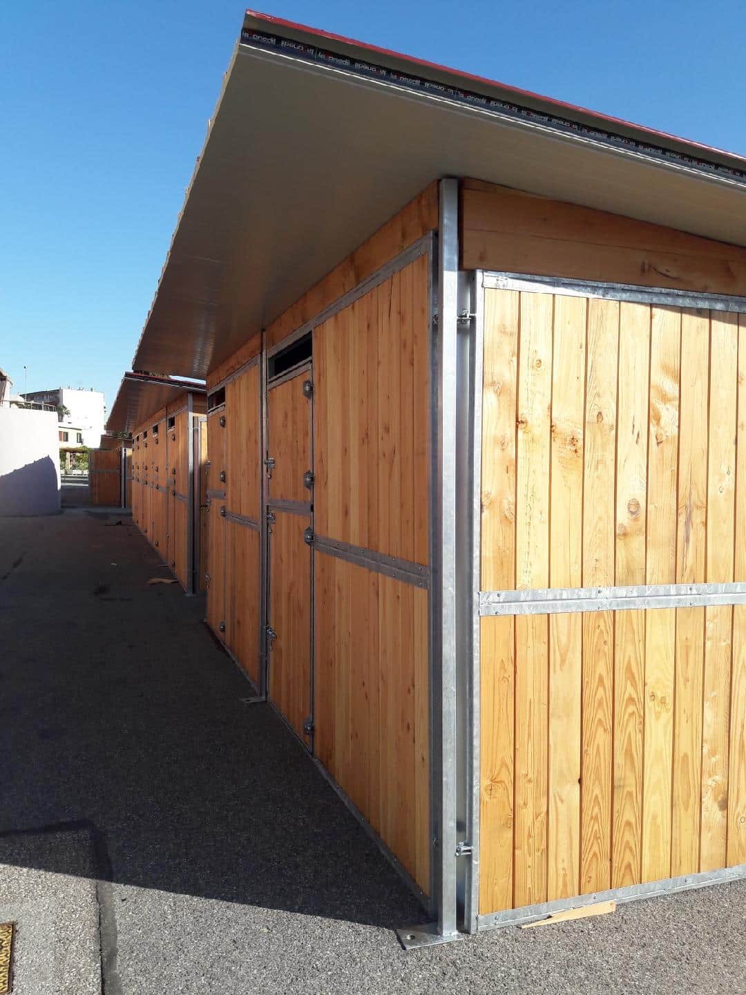 Box démontable en bois Douglas - LCI Cheval