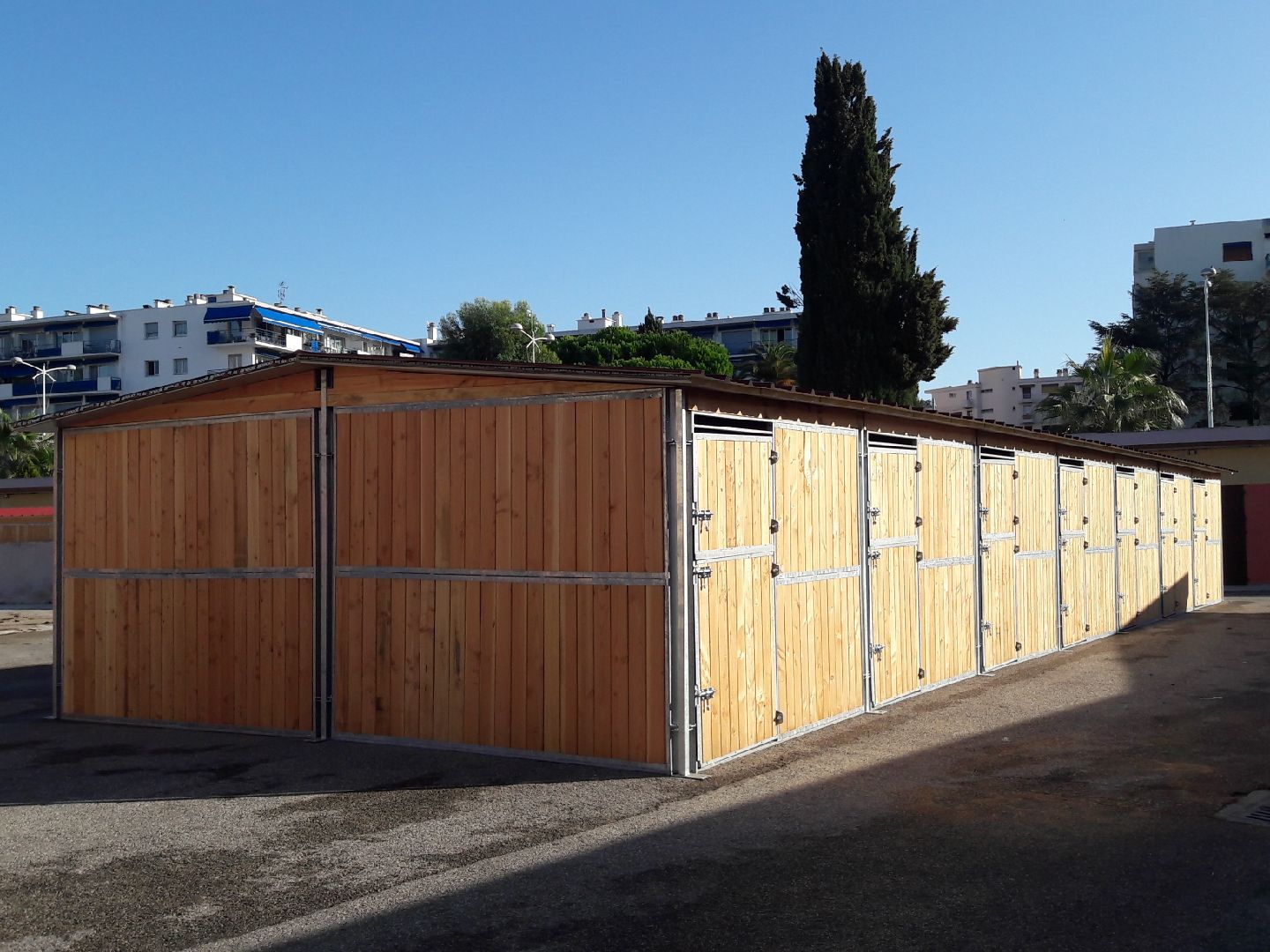 Box démontable en bois Douglas - LCI Cheval