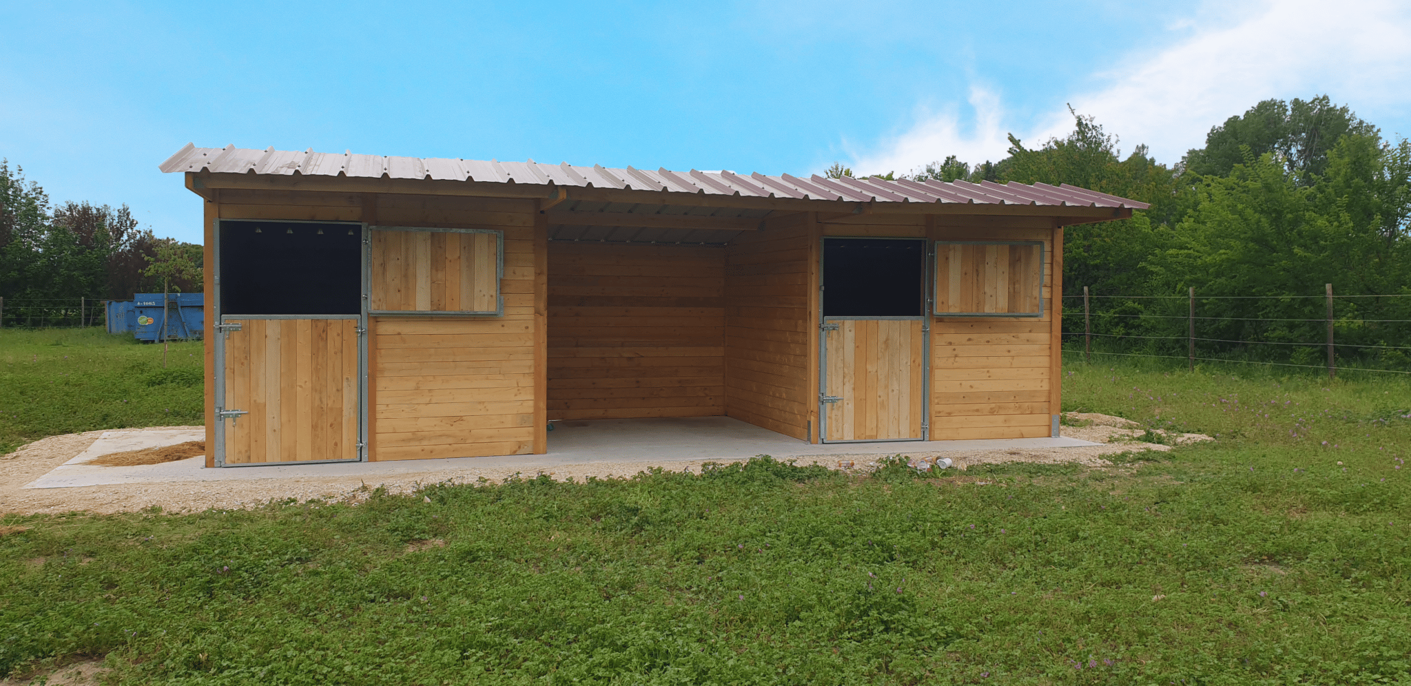 Pack box et abri chevaux - Aménagements équestres - LCI Cheval