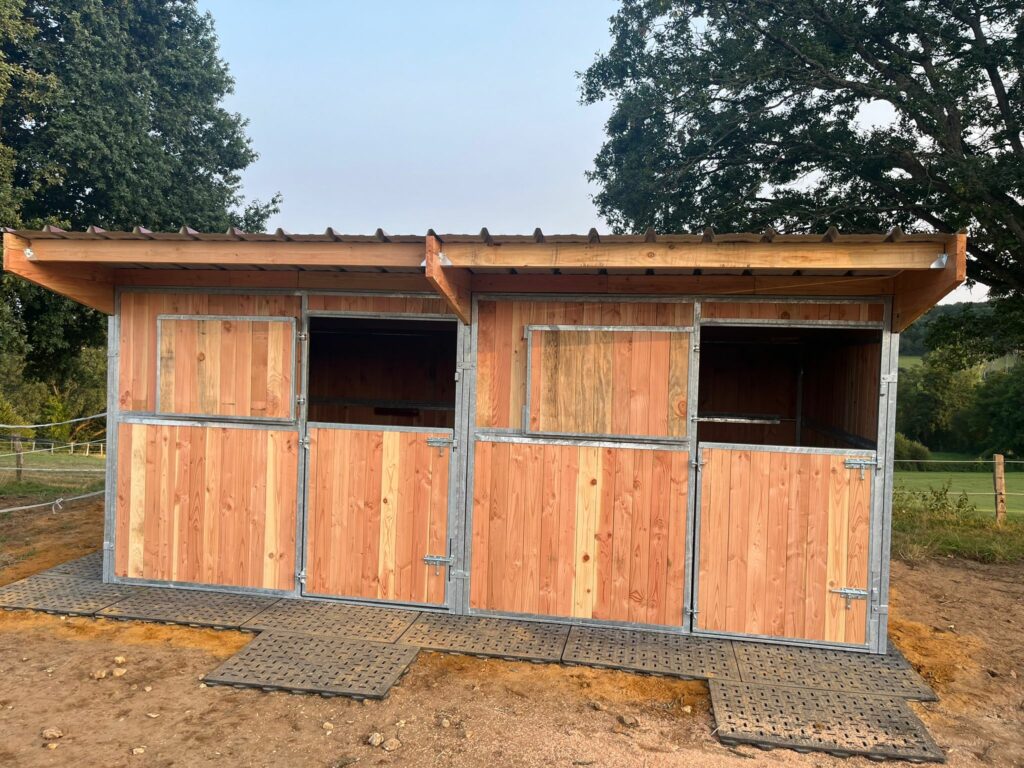 Boxes démontables en bois Douglas: robuste et facile à monter